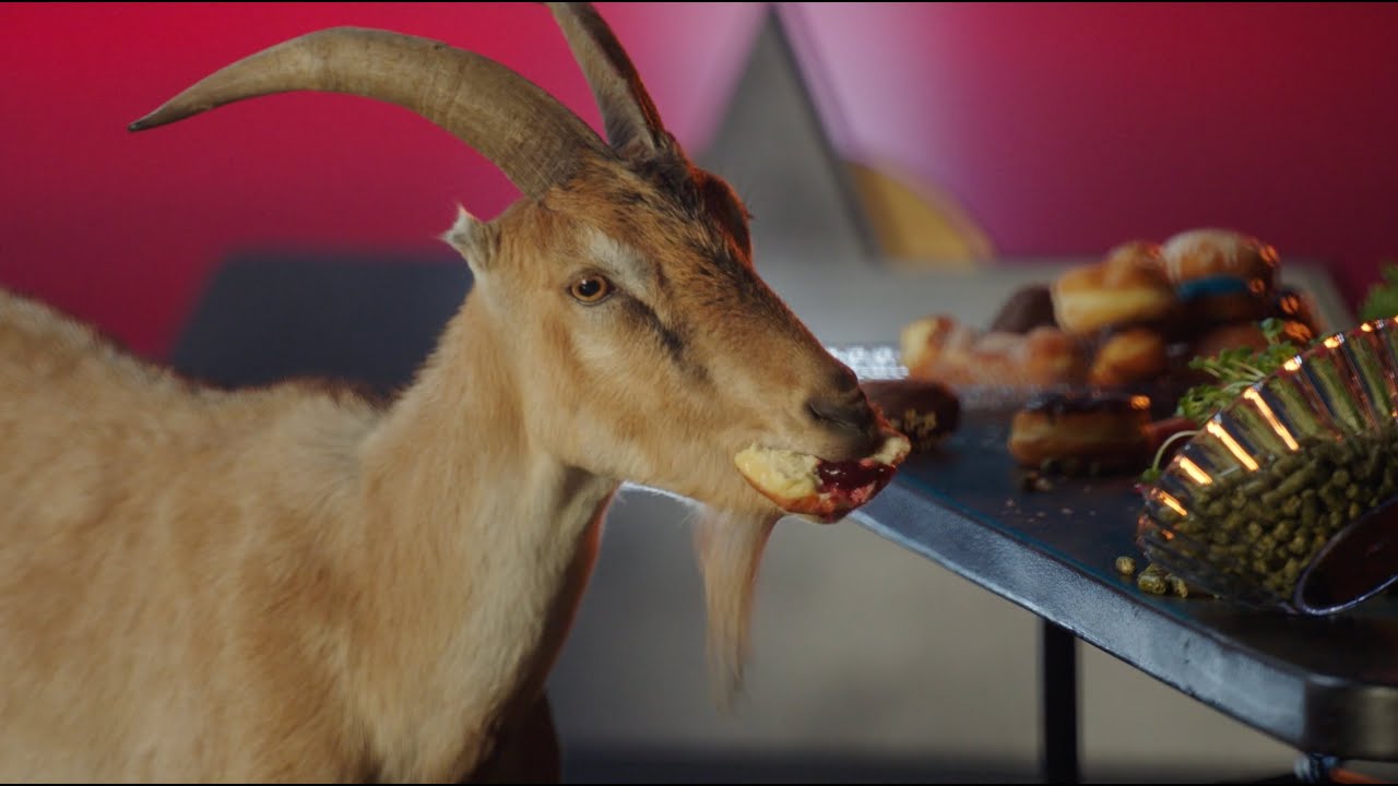 Thor: Amor e Trovão | Devin, o Bode - YouTube