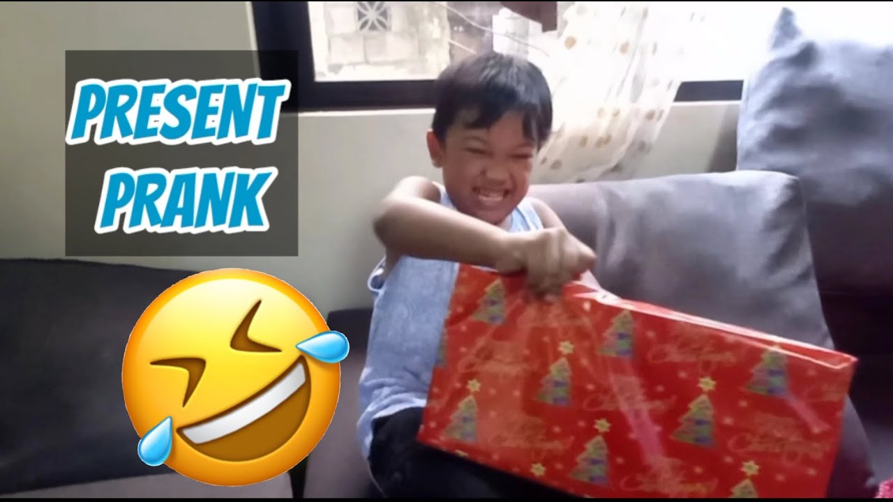 Christmas Present Prank | Unwrapping - Unboxing of Gifts - YouTube
