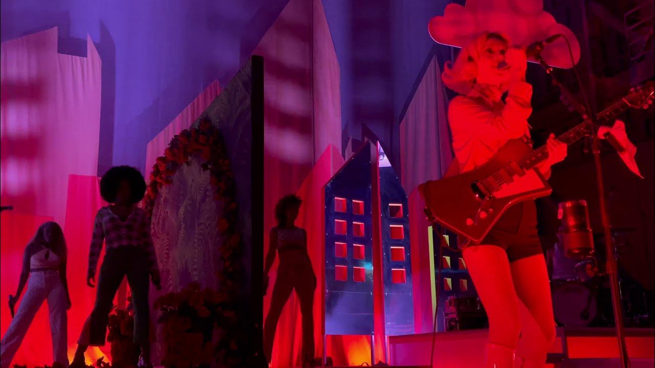 St Vincent Daddys Home Tour Your Lips Are Red Youtube