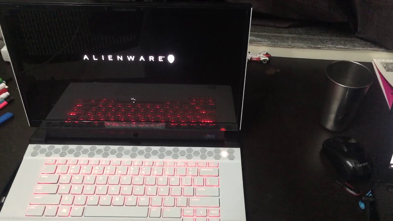Alienware M15 R2 screen malfunction - YouTube