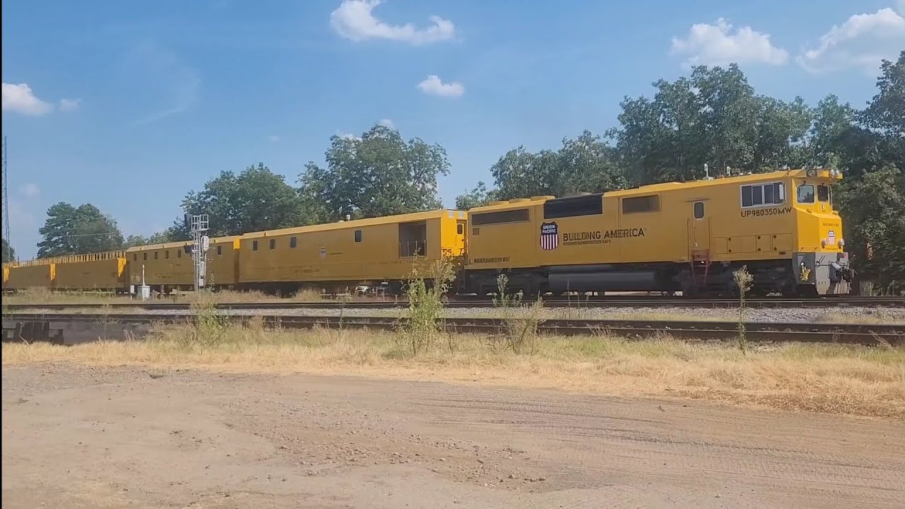 UP Mow Parade & the UP Spray train! + Nuclear Waste train! Railfaning ...