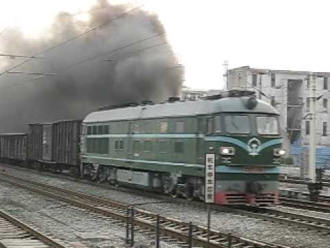 DF4, China Railway freight train 中国铁路 - YouTube