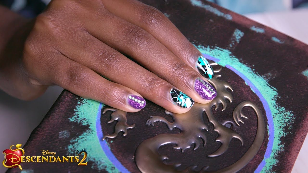 Mal Nail Tutorial 💅🏿 | DIY 🎨 | Descendants 2 - YouTube