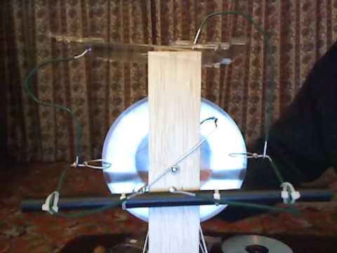 CD Wimshurst Machine - YouTube