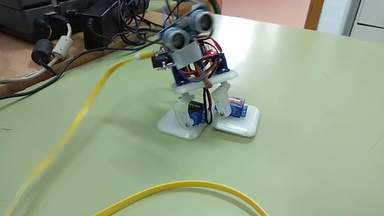 Robot bipedo Tecnoblas00 - YouTube