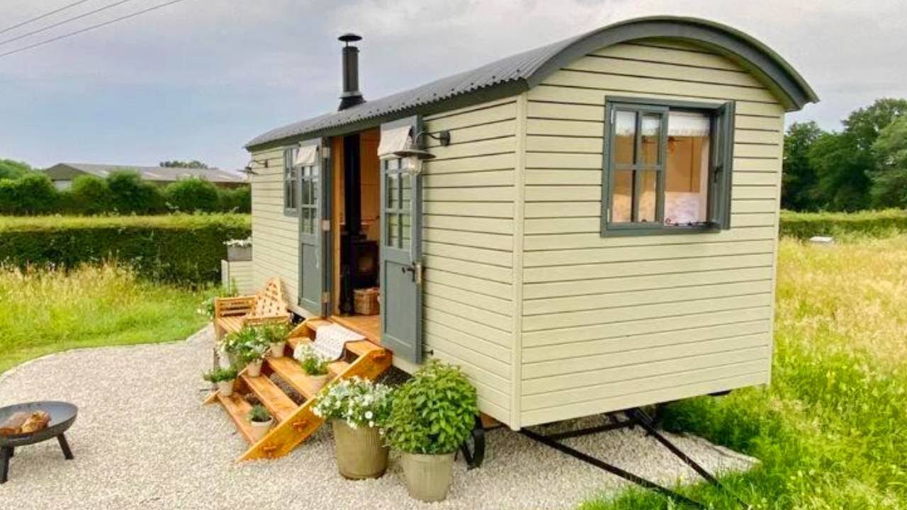 Stunning Beautiful Starlight Shepherd Hut , The Place To Bee | Living ...