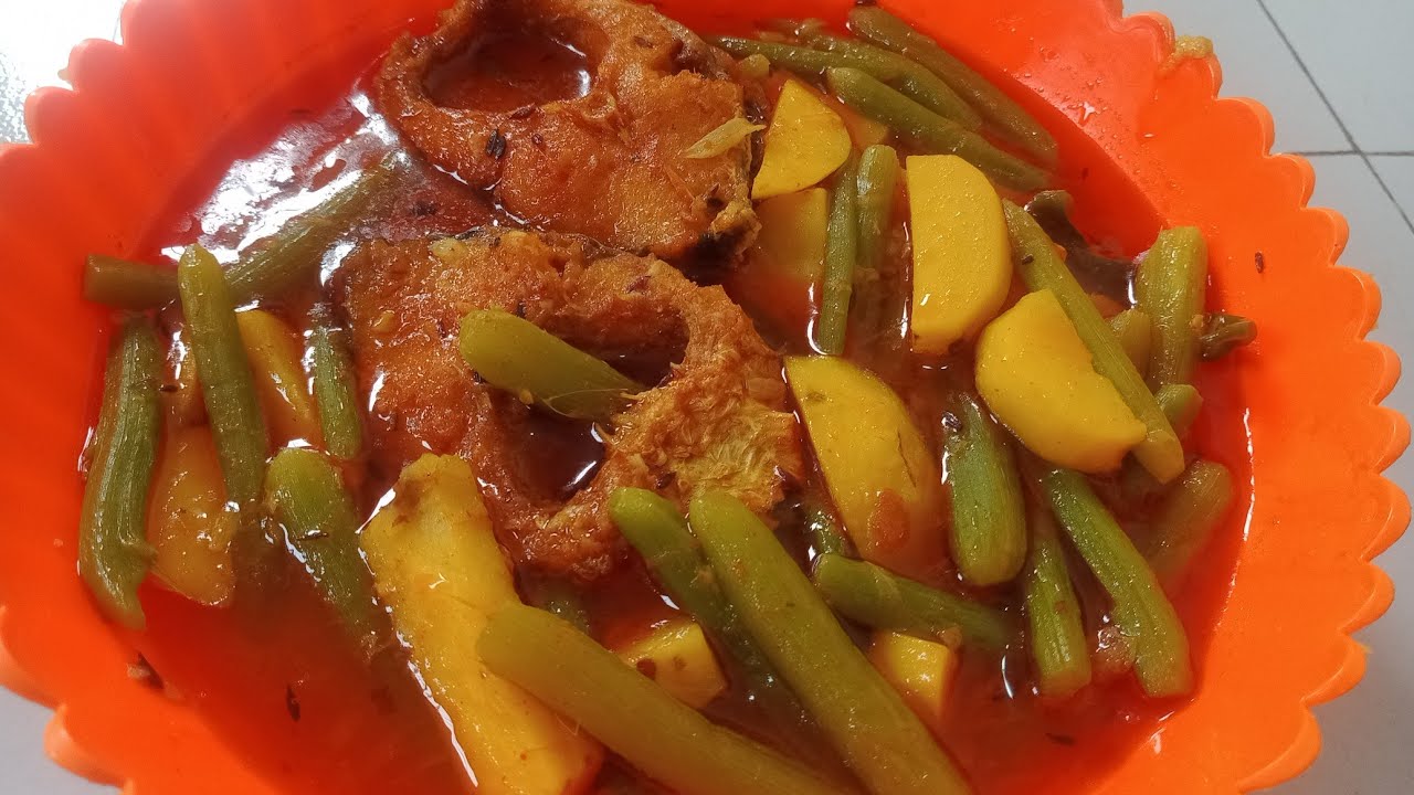 ডাটা আলু রুই মাছ দিয়ে ঝোল রেসিপি /data alo roi mach jhul recipe - YouTube