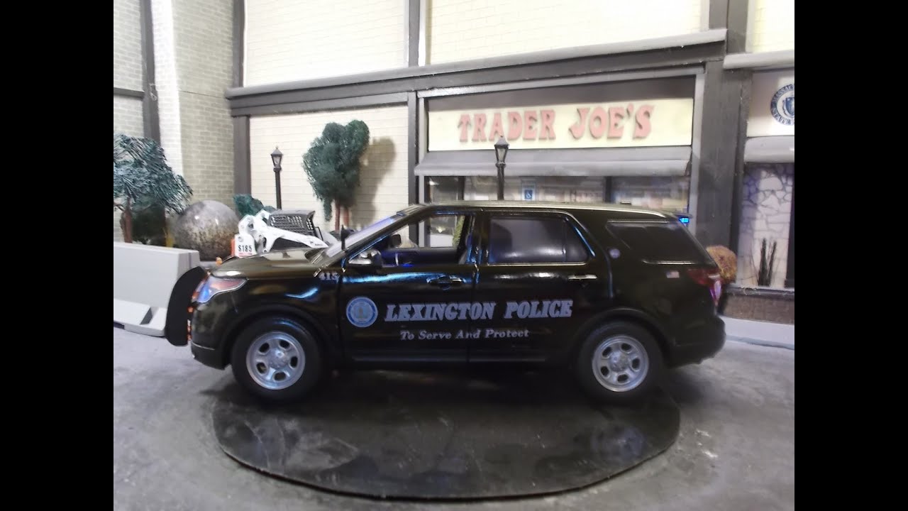 Lexington MA Police 1/18 scale Ford Explorer with lights. - YouTube
