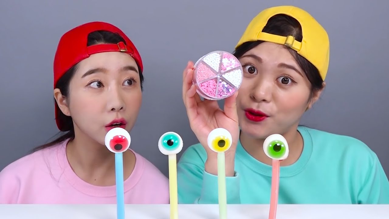 Red Food Vs Blue Color Nerds Rope Jelly 파란색 음식 먹방 DONA 도나 - YouTube