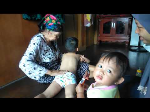 waktunya urut biar badannya enak || habis jatuh abang sama neng diurut (silahkan baca deskripsi)