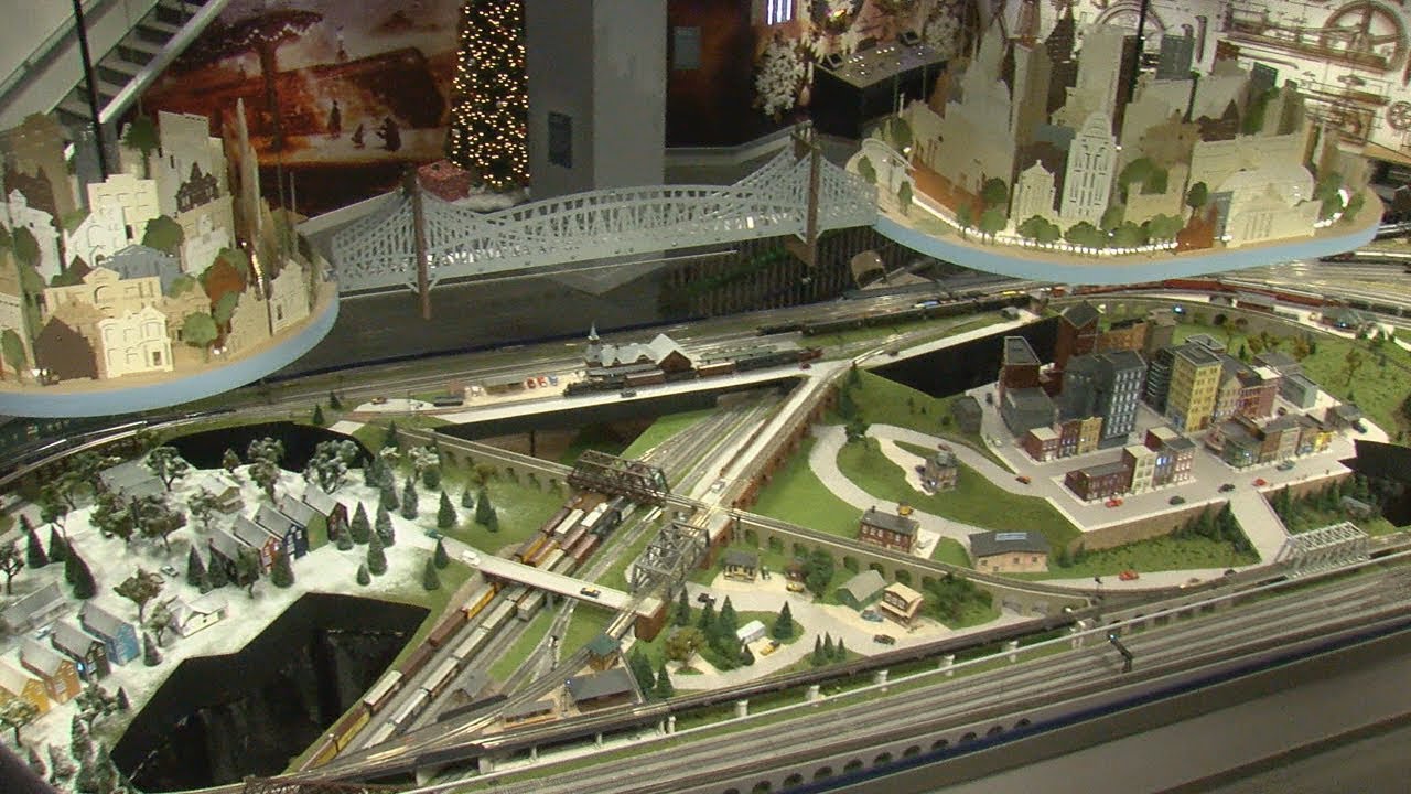 Duke Energy Holiday Trains return to the Cincinnati Museum Center - YouTube