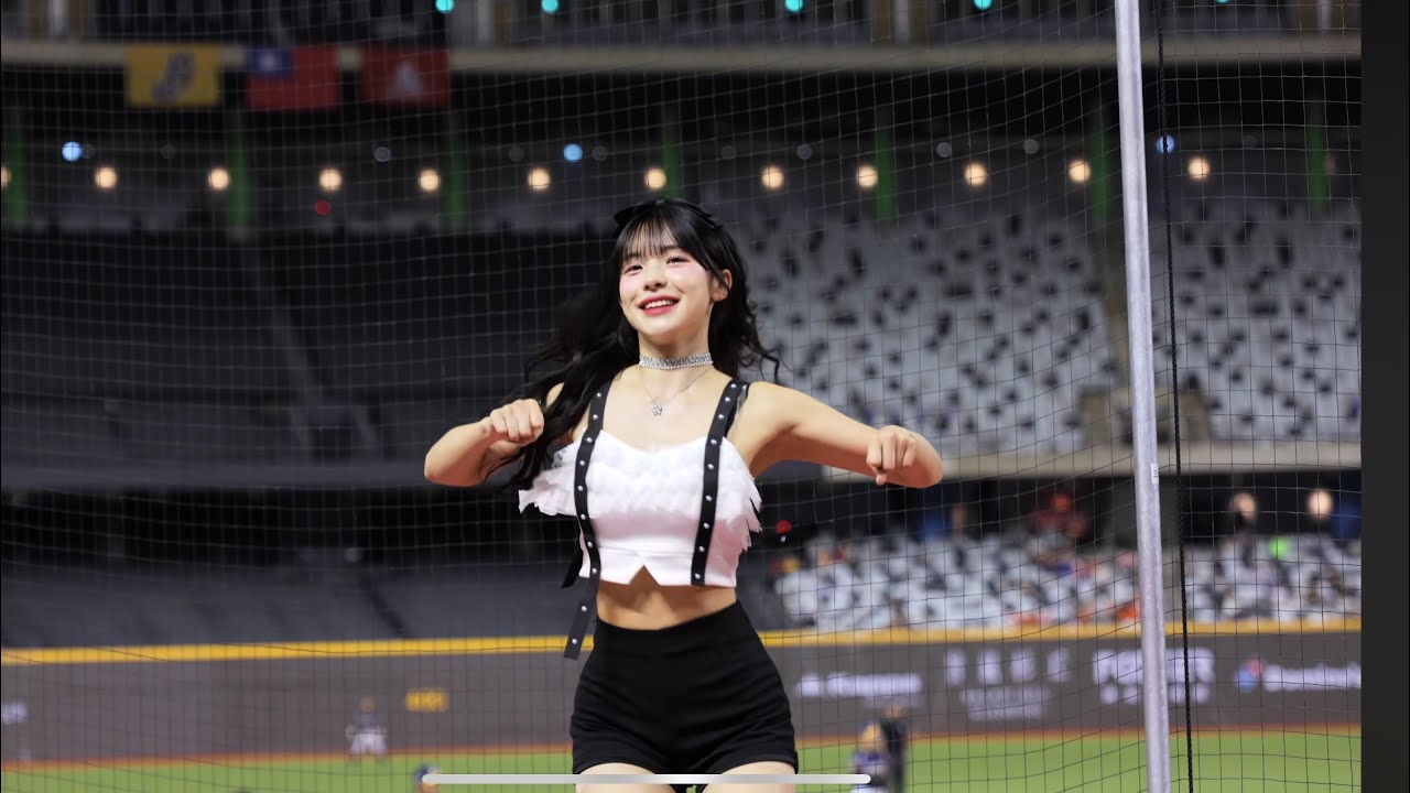 李多慧扭的好看扭的超讚 劉基鴻應援曲 !대만 후끈하게 만든 이다혜 치어리더 직캠 cheerleaders fancam - YouTube