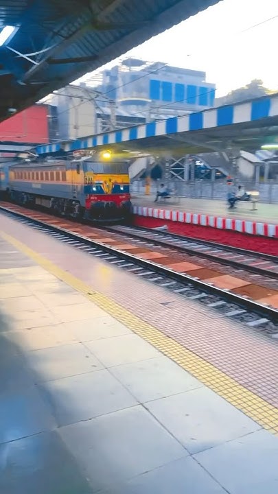 17412 Mahalaxmi Express Solapur-Mumbai Lhb Coachs Type 2024 #shorts #coach #train#indianrailways ...