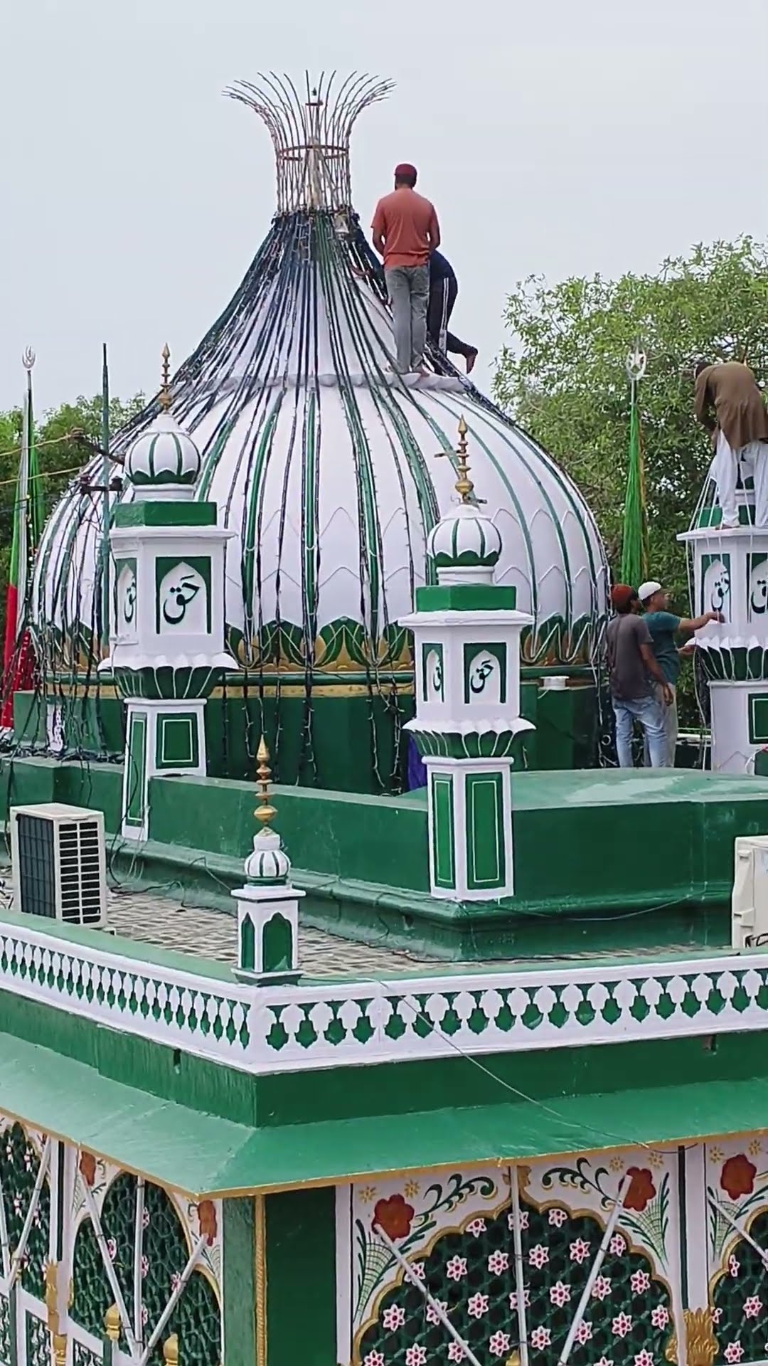 Sarkar Sabir Pak ke urs Mubarak ki decoration kar rahe hain - YouTube