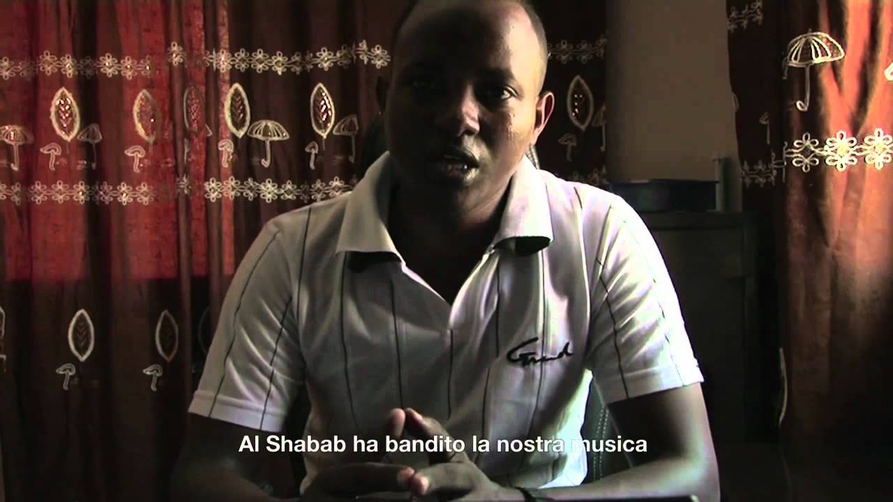 Intervista a Hassan Osman Abdi, direttore di Radio Shabelle - YouTube