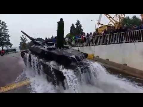 Halászó Leopárd - Leopard 2 tank with snorkel