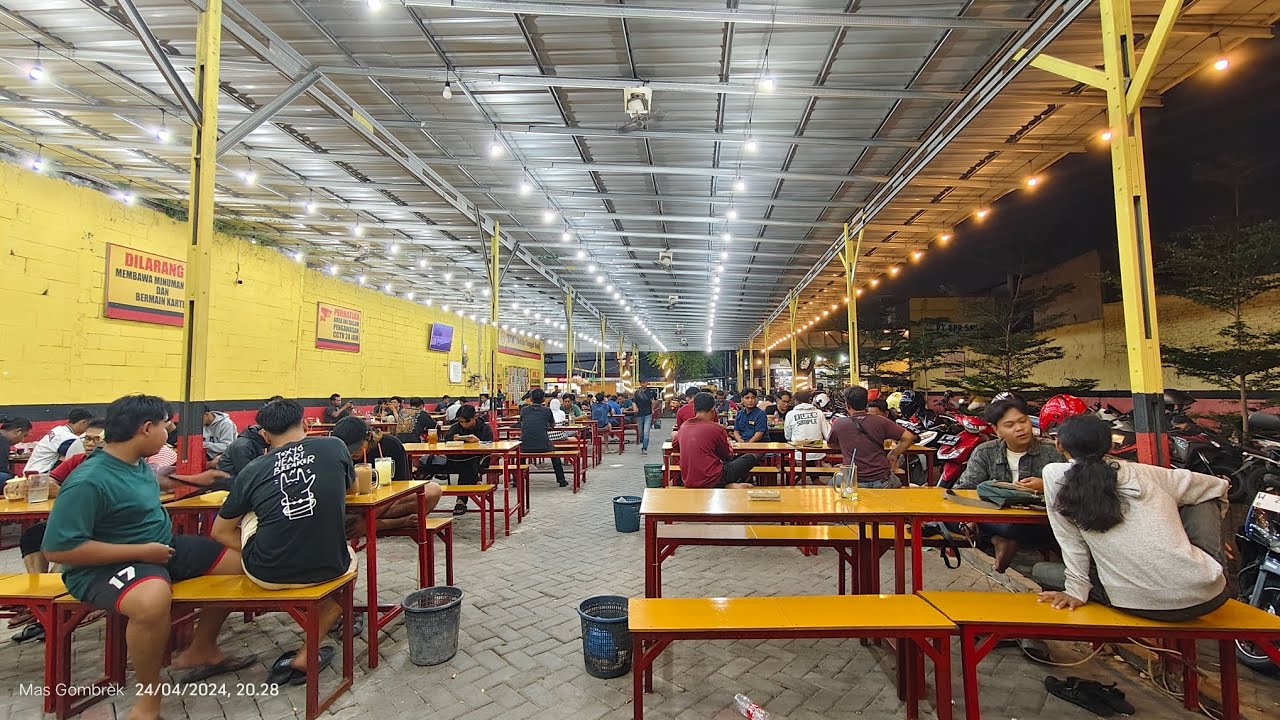 nunggu hujan reda sambil Wi-Fi an di warkop STK Wadungasri - YouTube