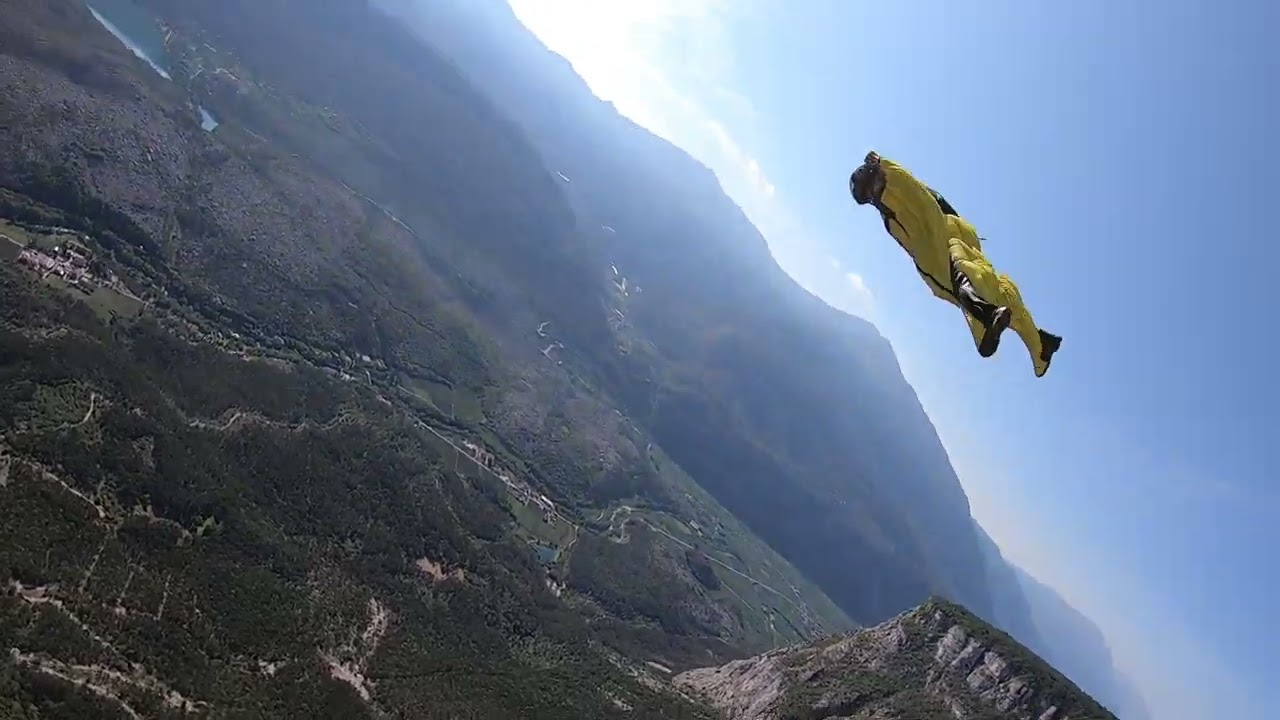 คนไทยก็ทำได้ กระโดดร่มจากหน้าผาด้วยชุด Wingsuit - YouTube