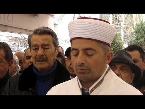 KADİR İNANIR ARKADAŞININ CENAZE TÖRENİNDE SAYGI VE ÖZLEMLE