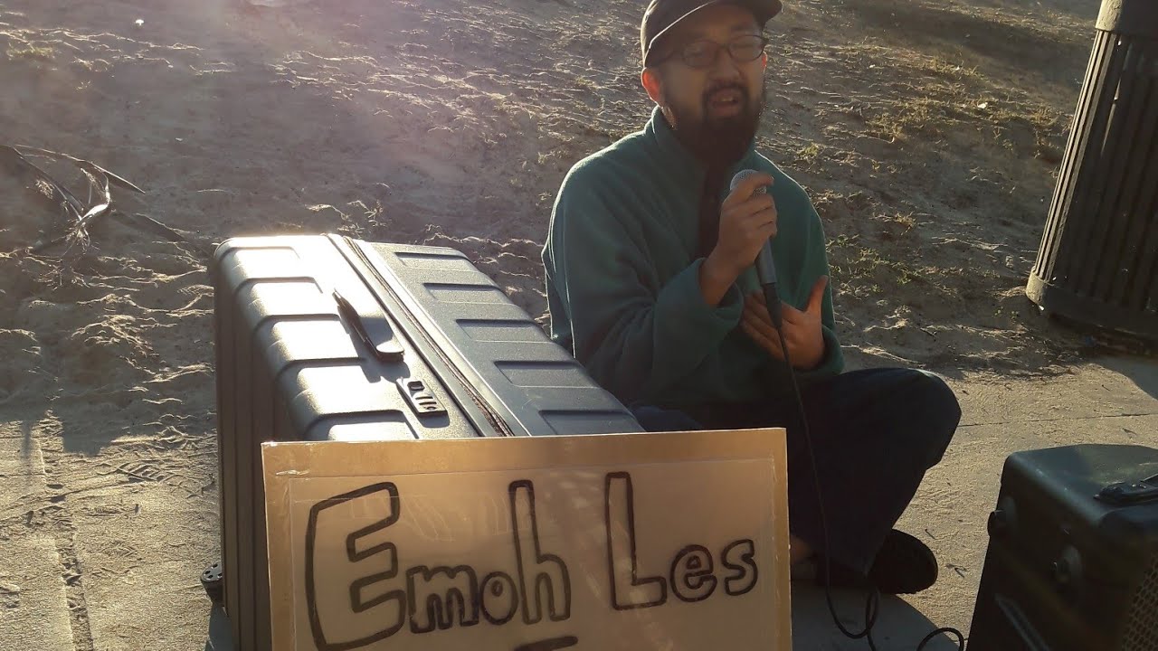 Emoh Les amazing singer! Venice Beach boardwalk live music singing LA ...