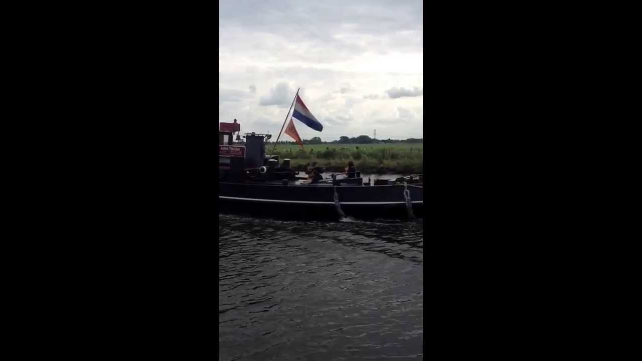 Sleepboot Anna Frater met Industrie langzaamloper op het Prinses ...