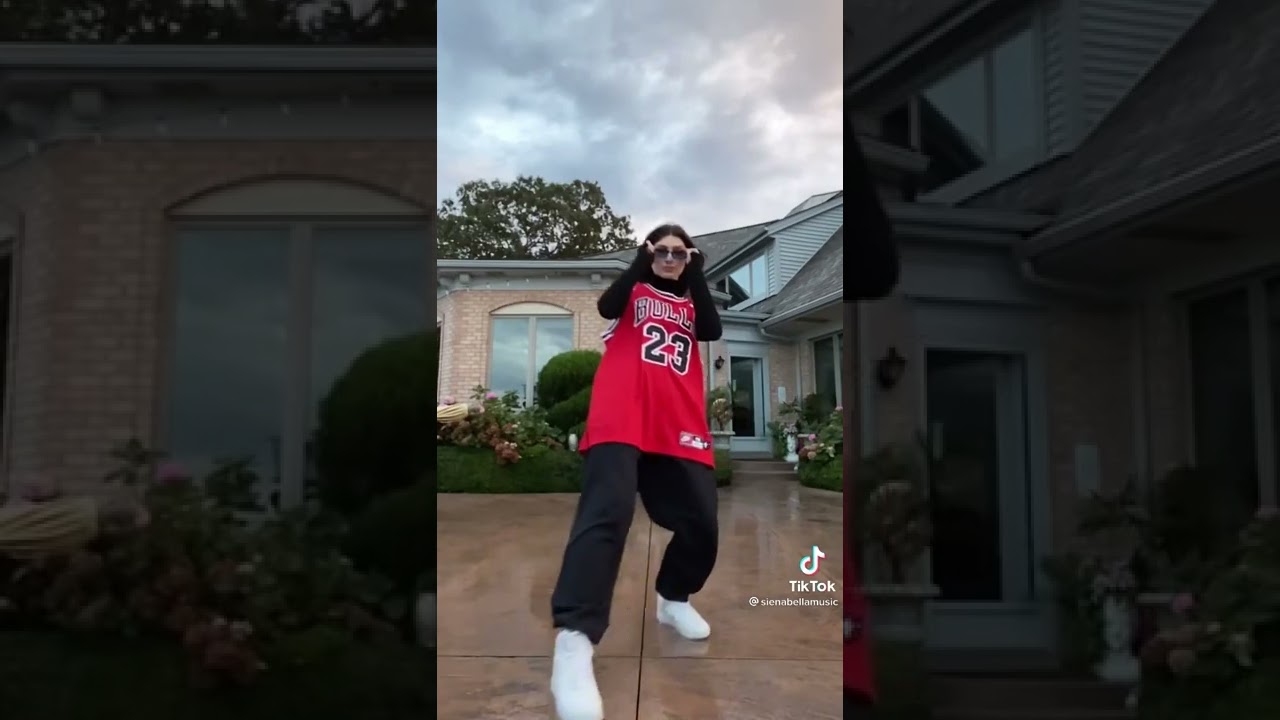 Outfits check - YouTube