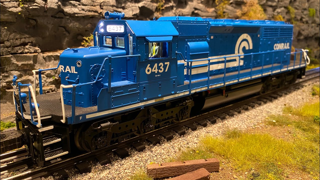 Lionel Legacy Conrail SD40-2 Diesel Locomotive, 6-38934 - YouTube