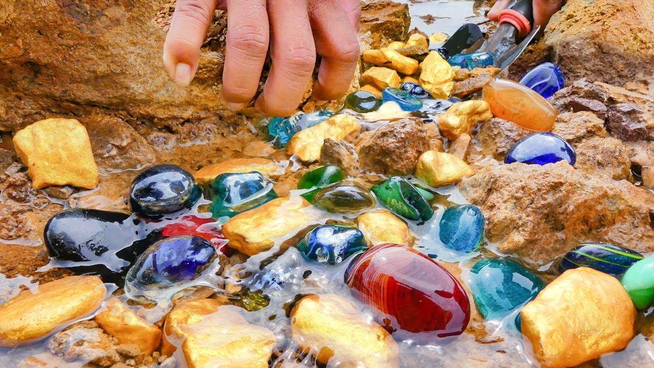 It's amazing! Digging For Treasure at the Mountain by Gold Miner. - YouTube