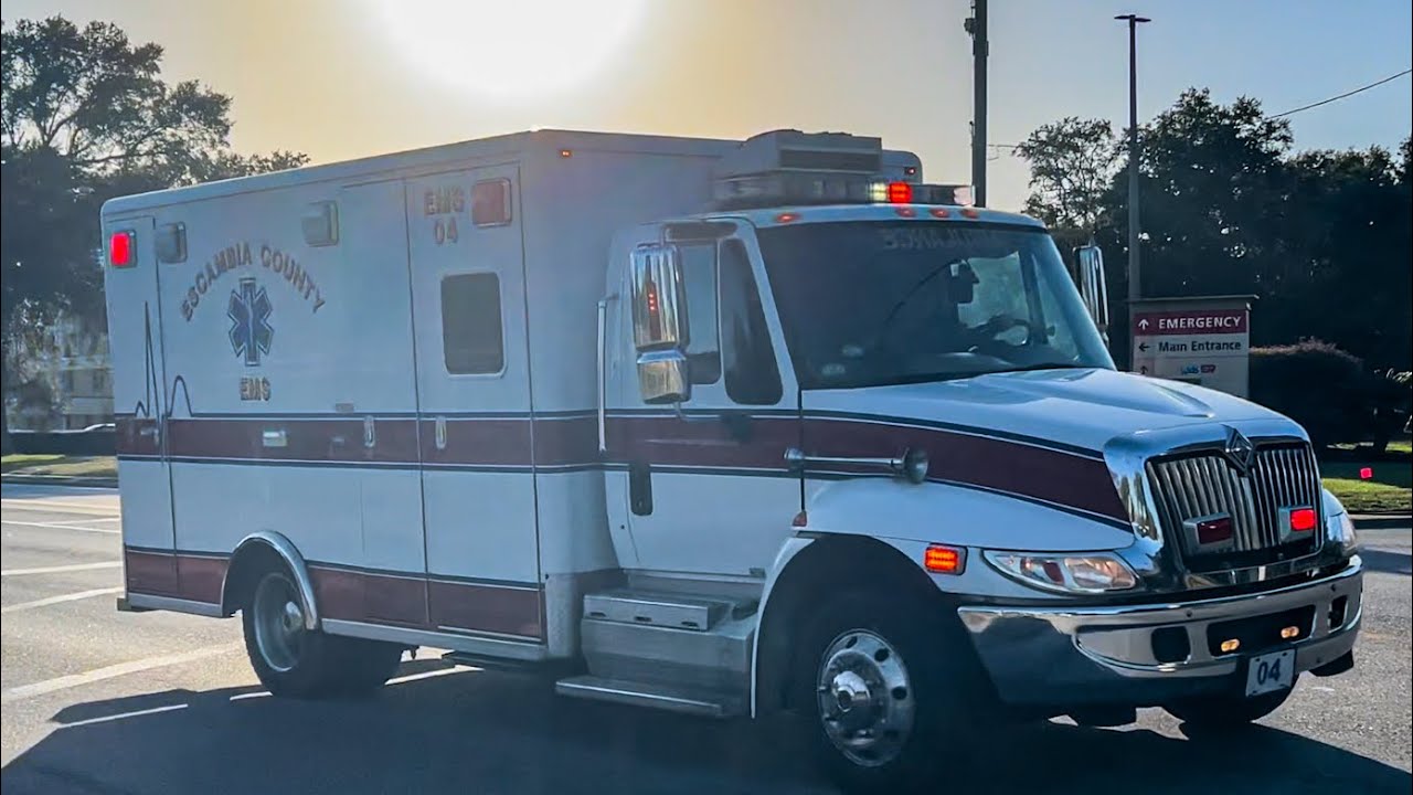 Escambia EMS 4 Responding W/ Airhorn + Wail Blips - YouTube