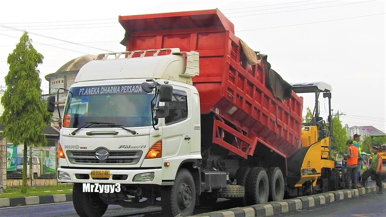 Hino 500 Dump Truck Working With Asphalt Paver Sumitomo HA60W - YouTube