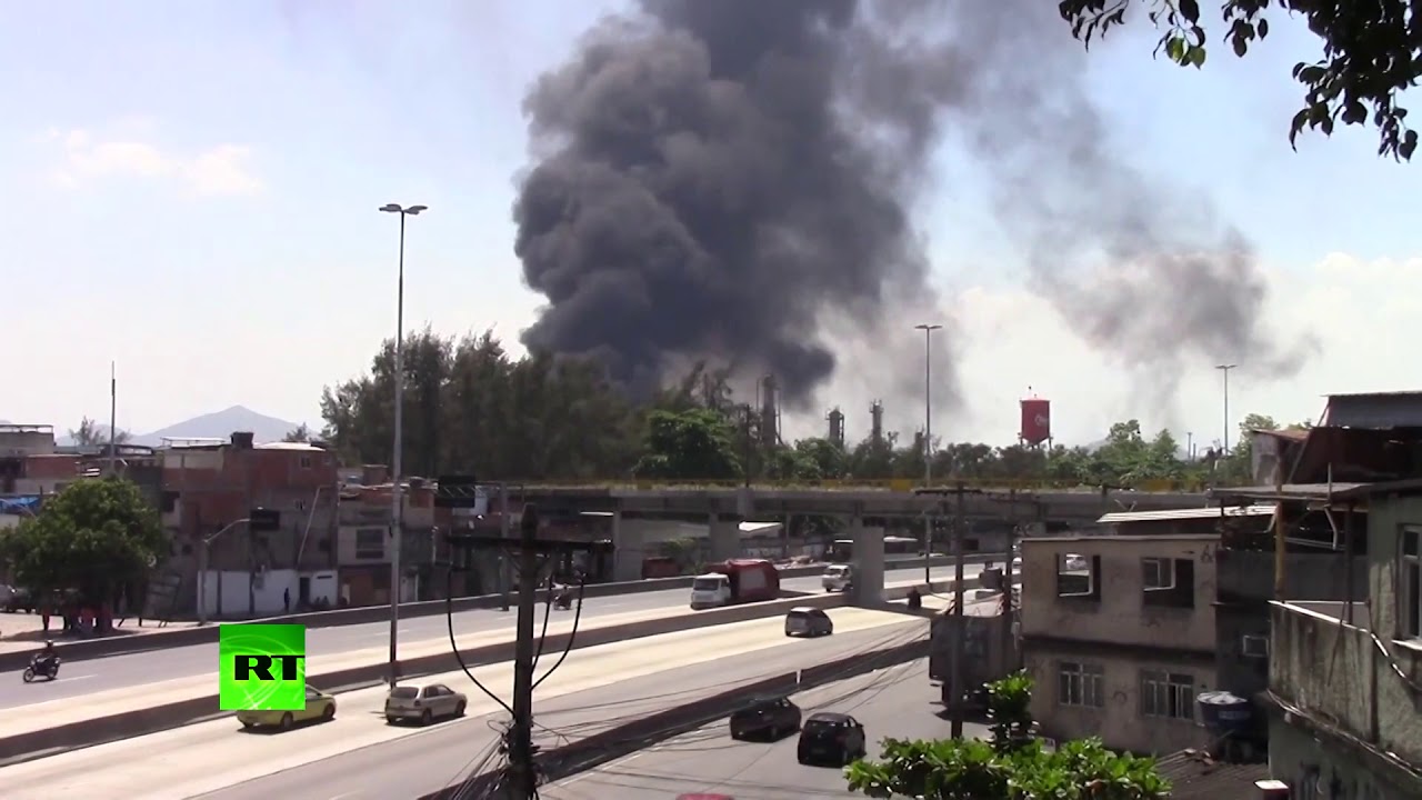 Huge fire engulfs oil refinery in Rio de Janeiro - YouTube