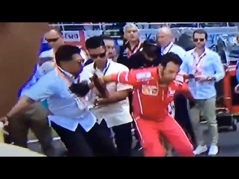 Viral pengiring Najib ditolak Mat Salleh sampai nak terjatuh