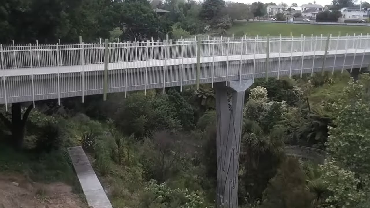 Dji Ryze Tello Bridge flight - YouTube