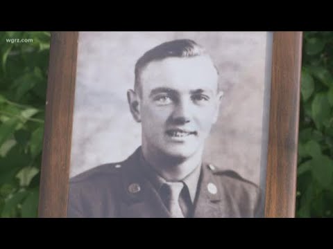 Deglopper statue in Grand Island - YouTube