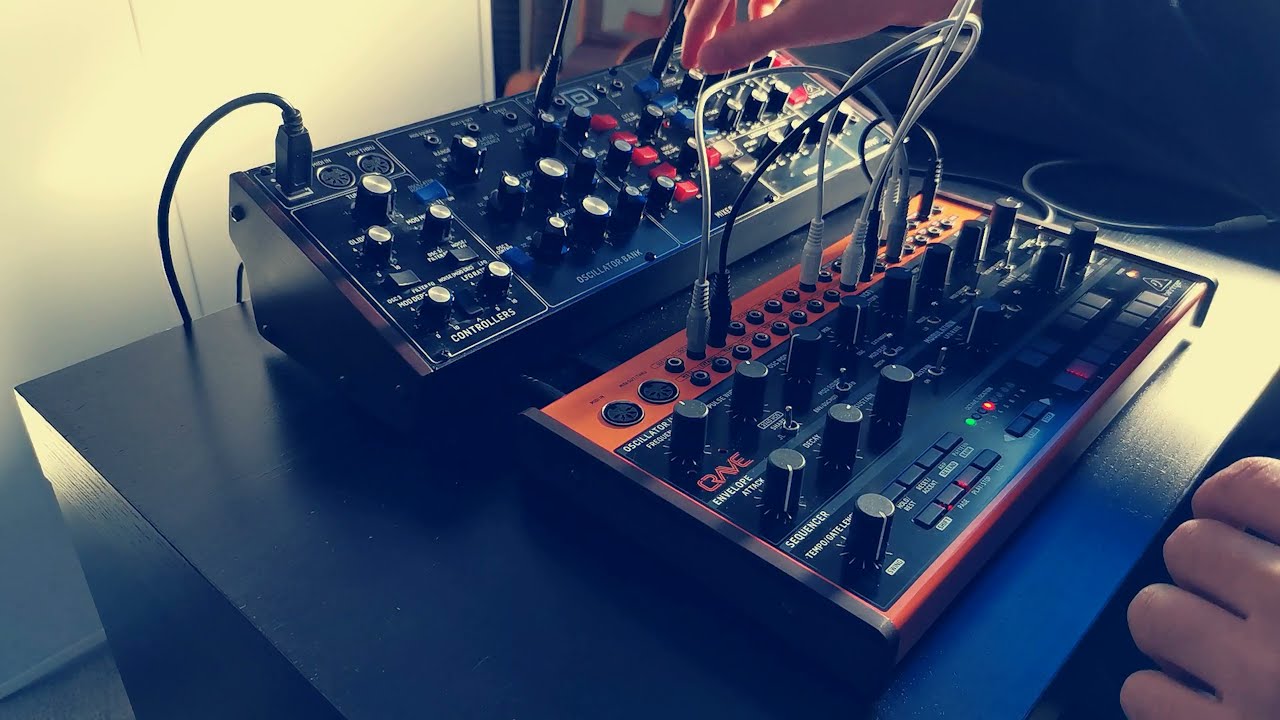 Behringer Model D + Crave Session - YouTube