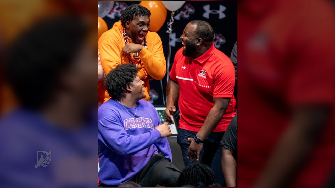 Charles Hitchens Makes a Special Bond with Students - YouTube