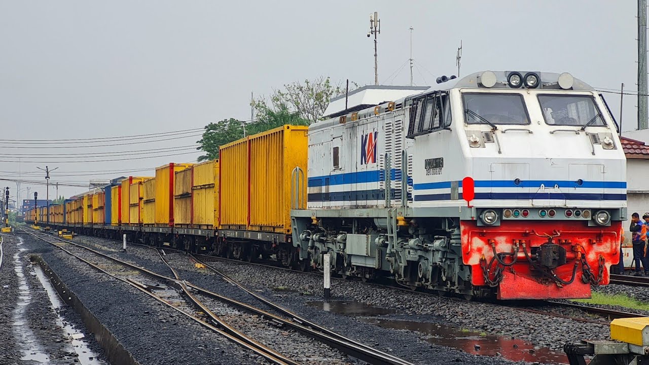 LOKOMOTIF YANG SUDAH TERUSIR DARI PULAU JAWA ! - YouTube