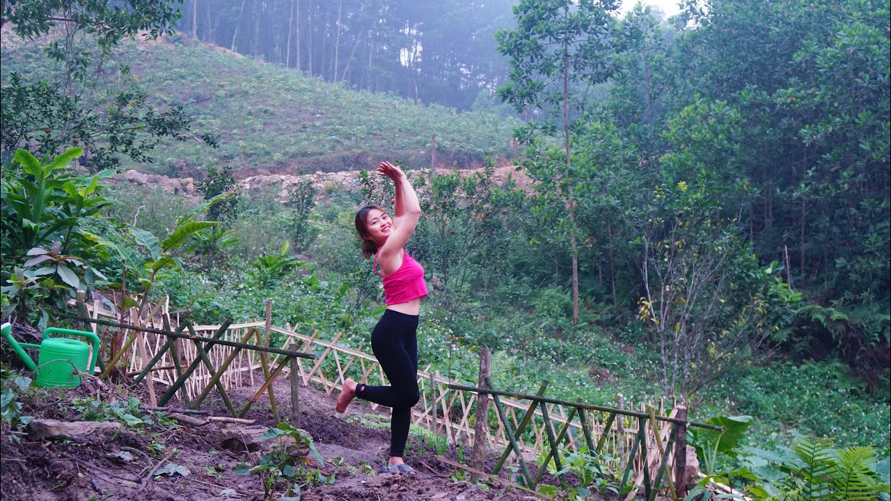 OFF GRID LIVING - Building a Wall to Protect Food Vegetable Garden ...