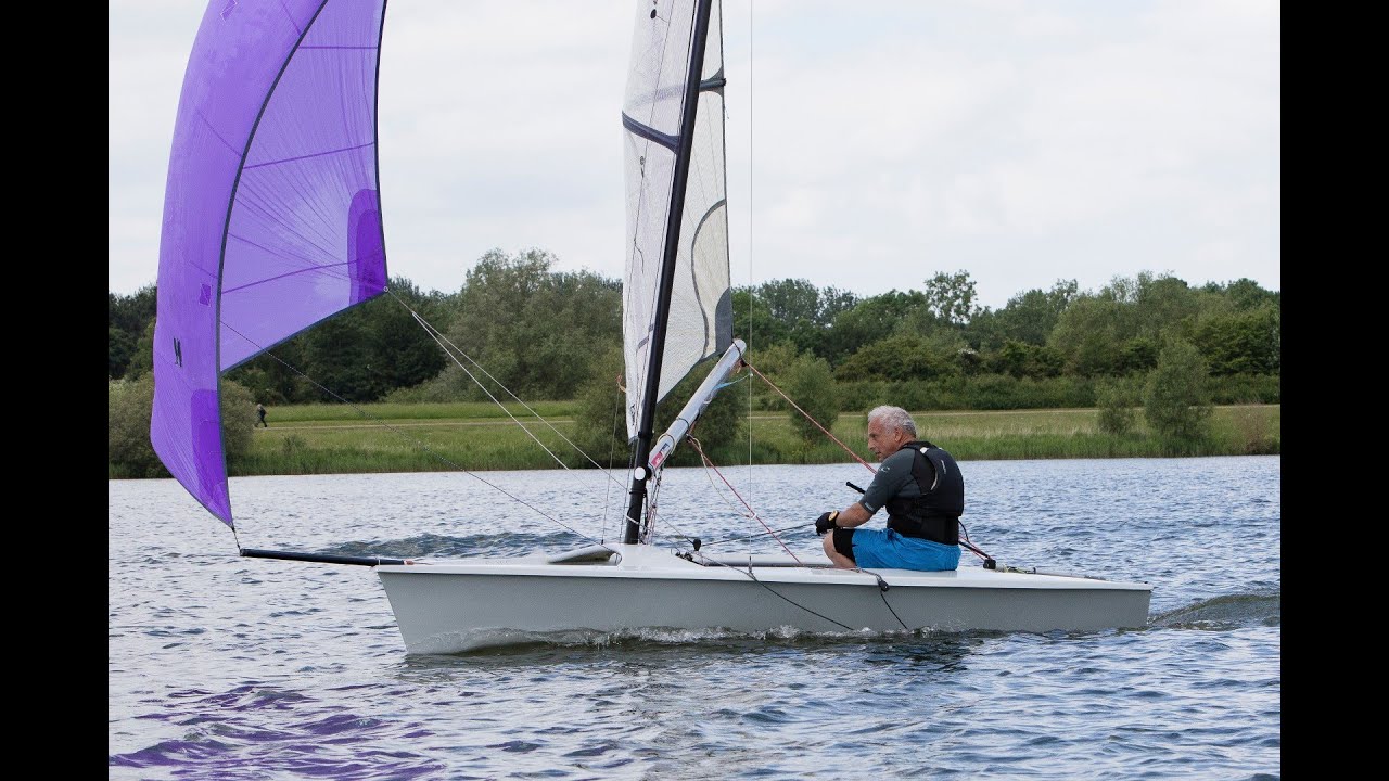 Vareo dinghy sailing under spinnaker 2021 - YouTube