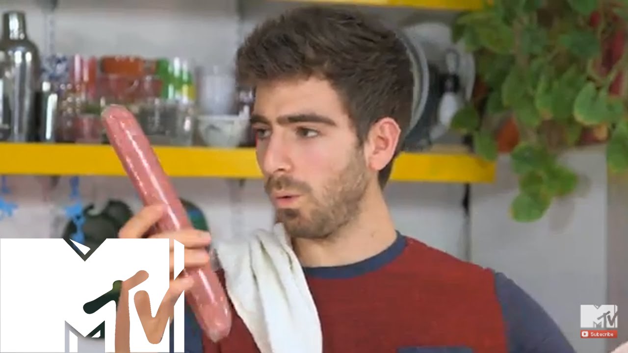 MAD SCOTDOG - BROTHERS GREEN: EATS | MTV - YouTube