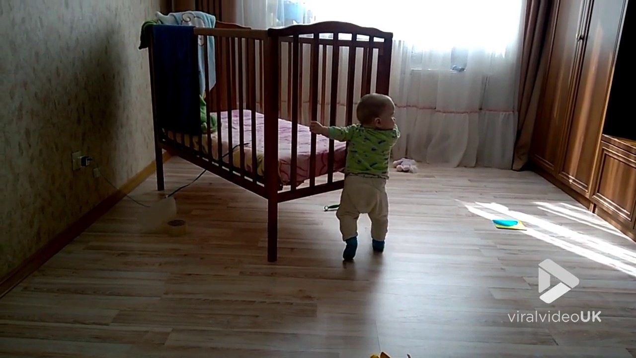 Viral Video UK: Baby has super strength - YouTube