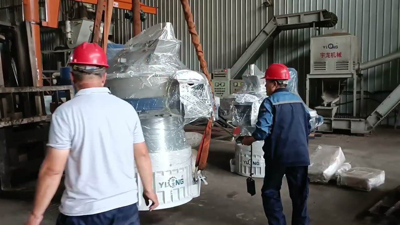 Yulong XGJ560 pellet machine delivered to Poland - YouTube