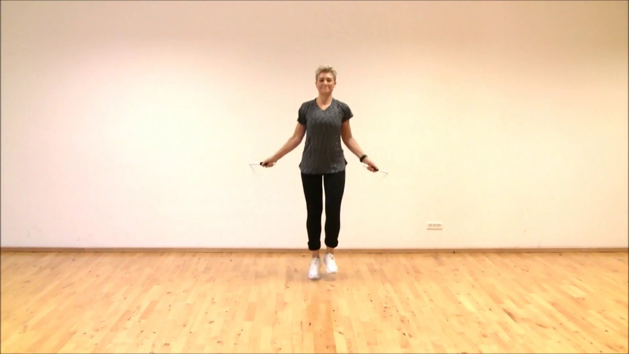 Rope jumping turn - 360 degrees - no trick jumping just fun skipping ...