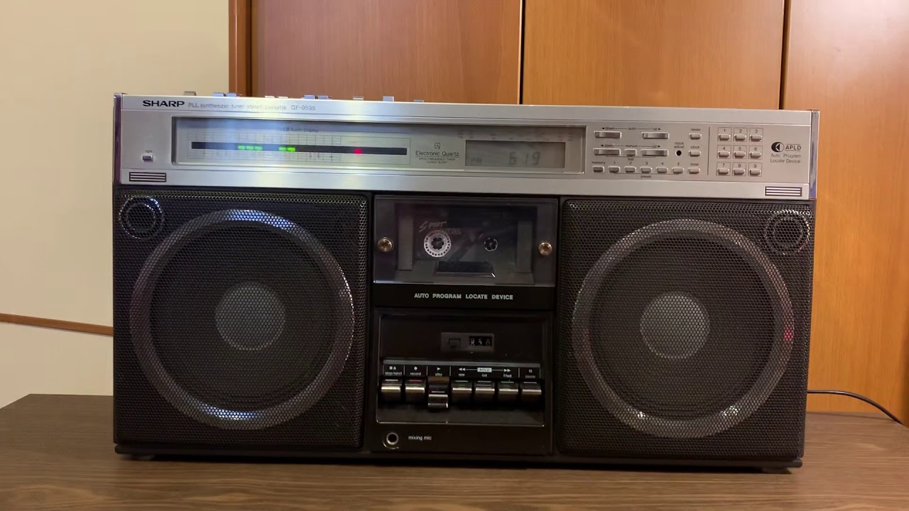 Sharp GF-9595, PLL synthesizer tuner stereo cassette - YouTube