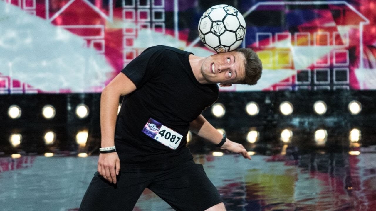 Takich trików pozazdrościłby sam Robert Lewandowski! [Mam Talent ...