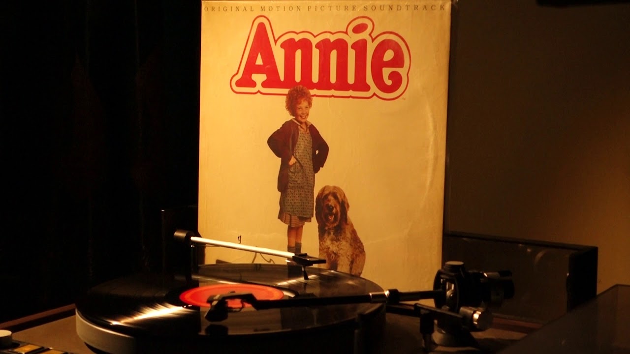 Aileen Quinn & Orphans – Sandy (Annie) (1982) - YouTube