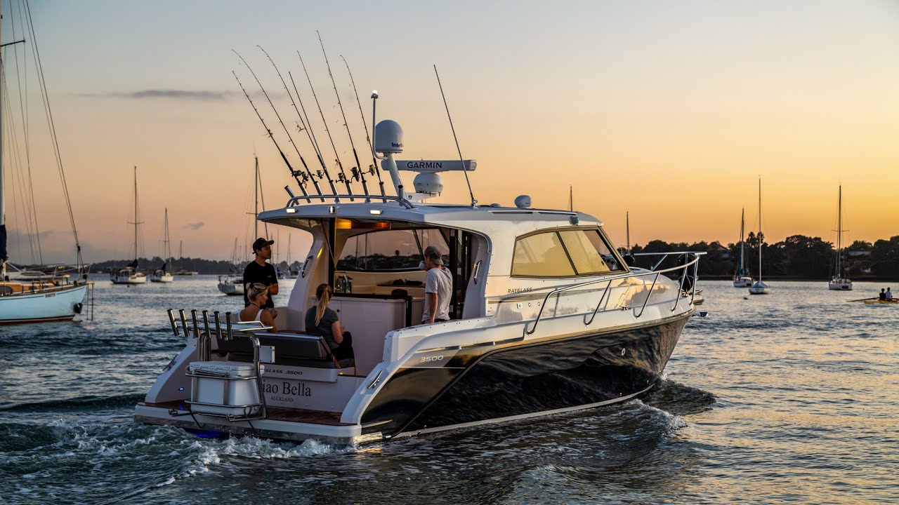 Rayglass 3500 Sedan Cruiser - YouTube