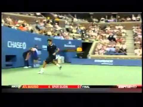 Federer amazing shot -between the legs trick shot at US Open 2010 HD ...