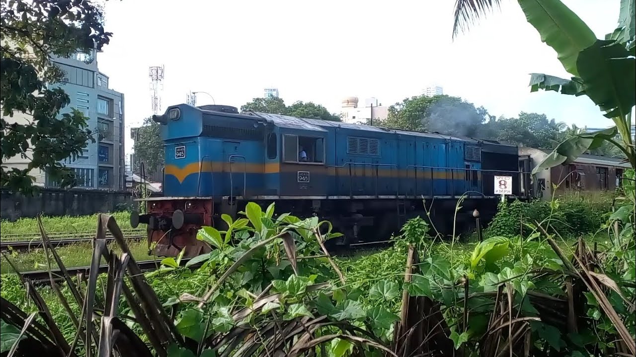 Sri Lanka Railway M10A 945 Samudra Dewi Train Near Colombo Yard - YouTube
