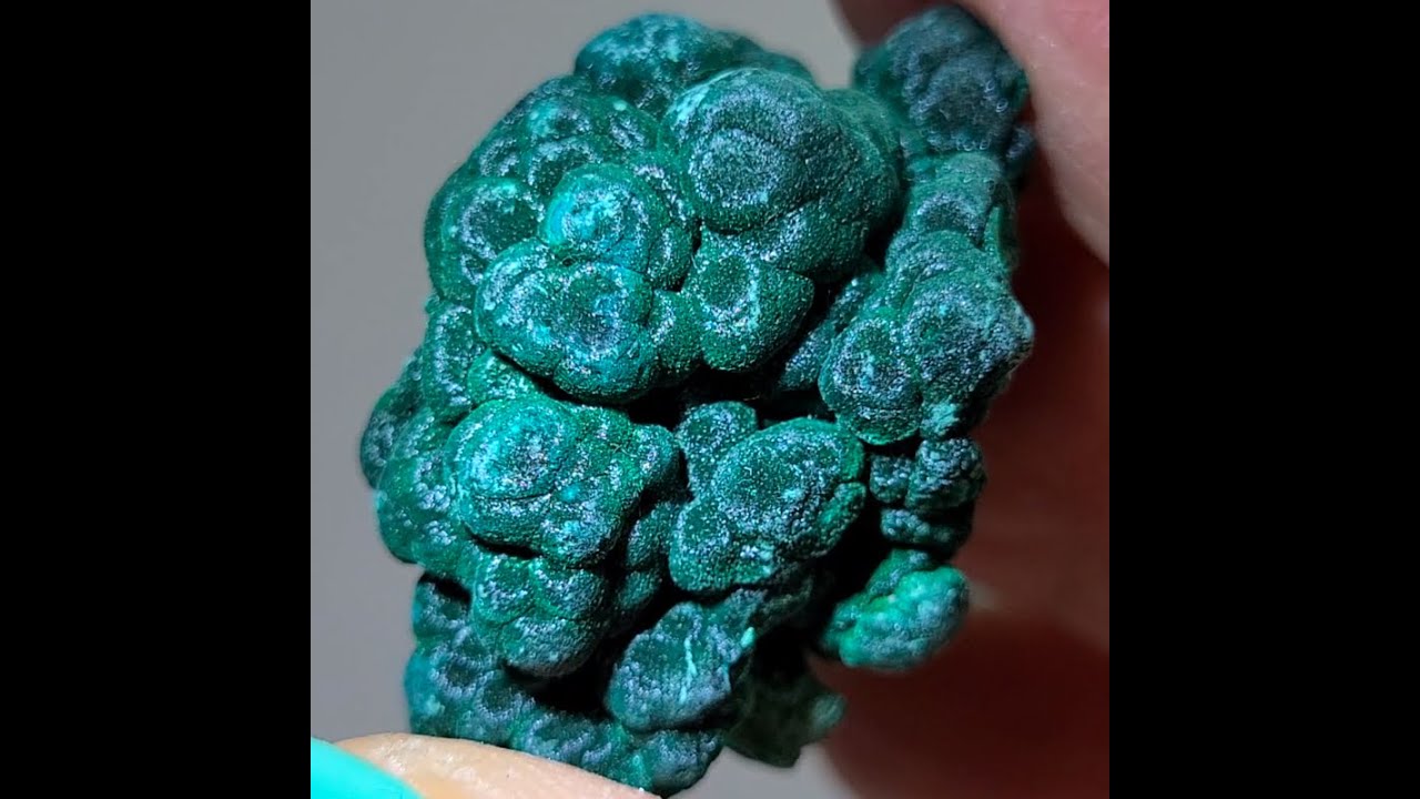 Botryoidal malachite with velvety green shine - YouTube